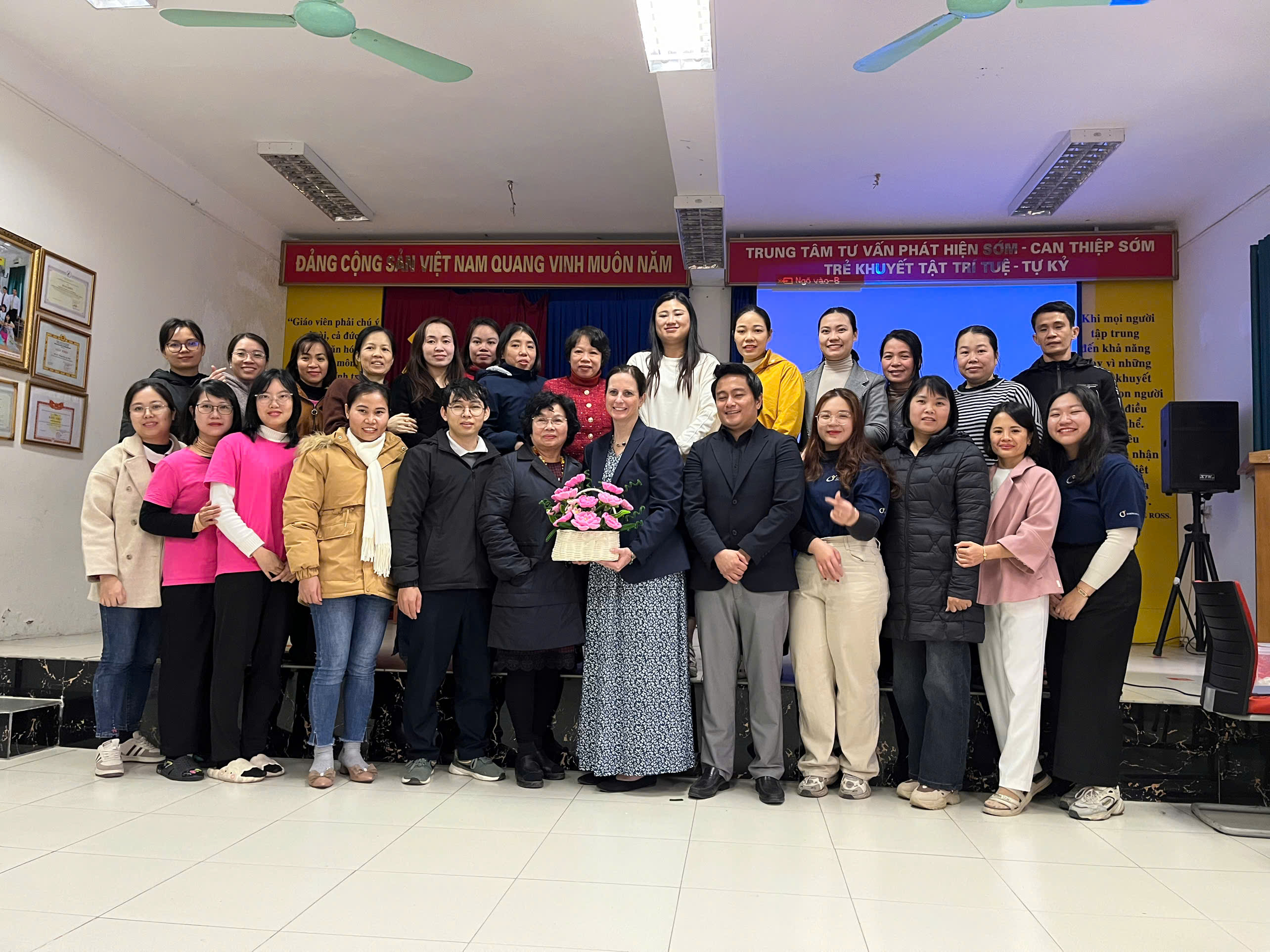 Tập huấn " Trị liệu giác quan" cùng Giáo sư Erin Lafferty ...