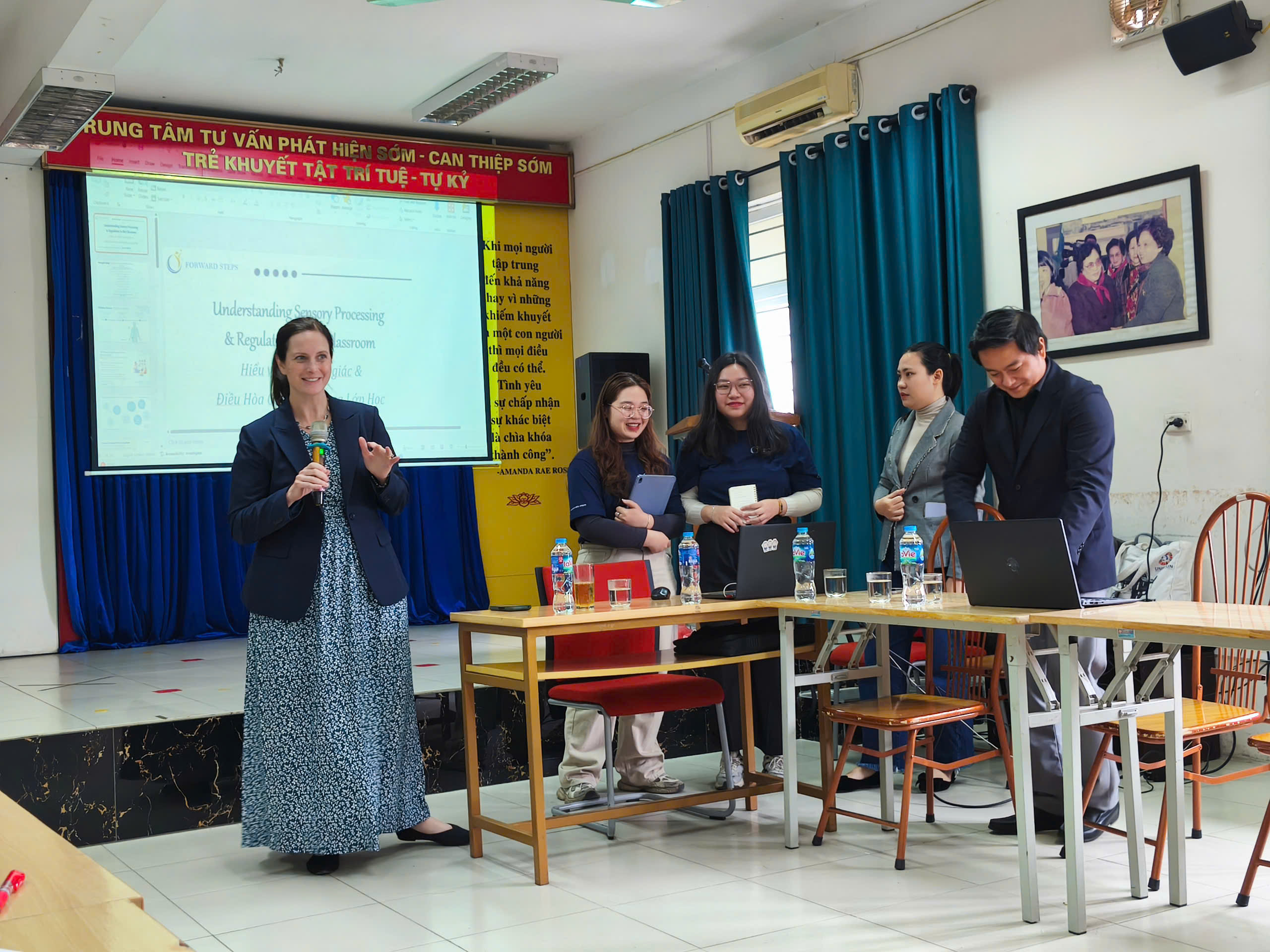 Tập huấn " Trị liệu giác quan" cùng Giáo sư Erin Lafferty ...